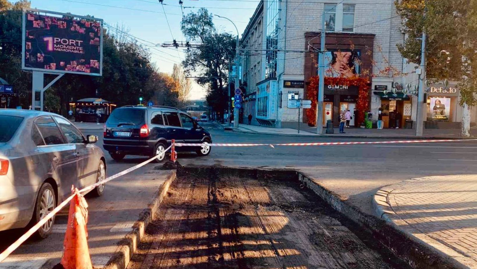Lucrări de asfaltare pe strada Alexandr Pușkin din capitală. Traseul ...