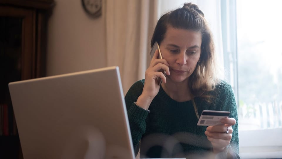 Douăzeci și două de cazuri de fraudă telefonică, raportate în 24 de ore ...